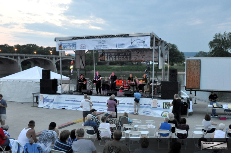 [STAGING SPOTLIGHT] The SL-100 Mobile Stage - Mountain NEWs